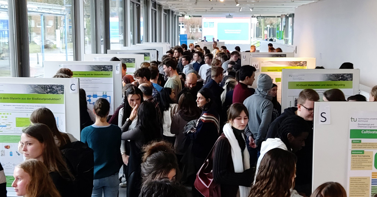 Presentation of the first semester projects at the PEP poster show ...